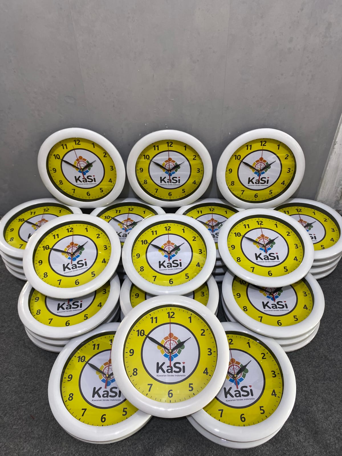 Dari Ide ke Dinding: Proses Kreatif Membuat Jam Dinding Custom Impianmu ...