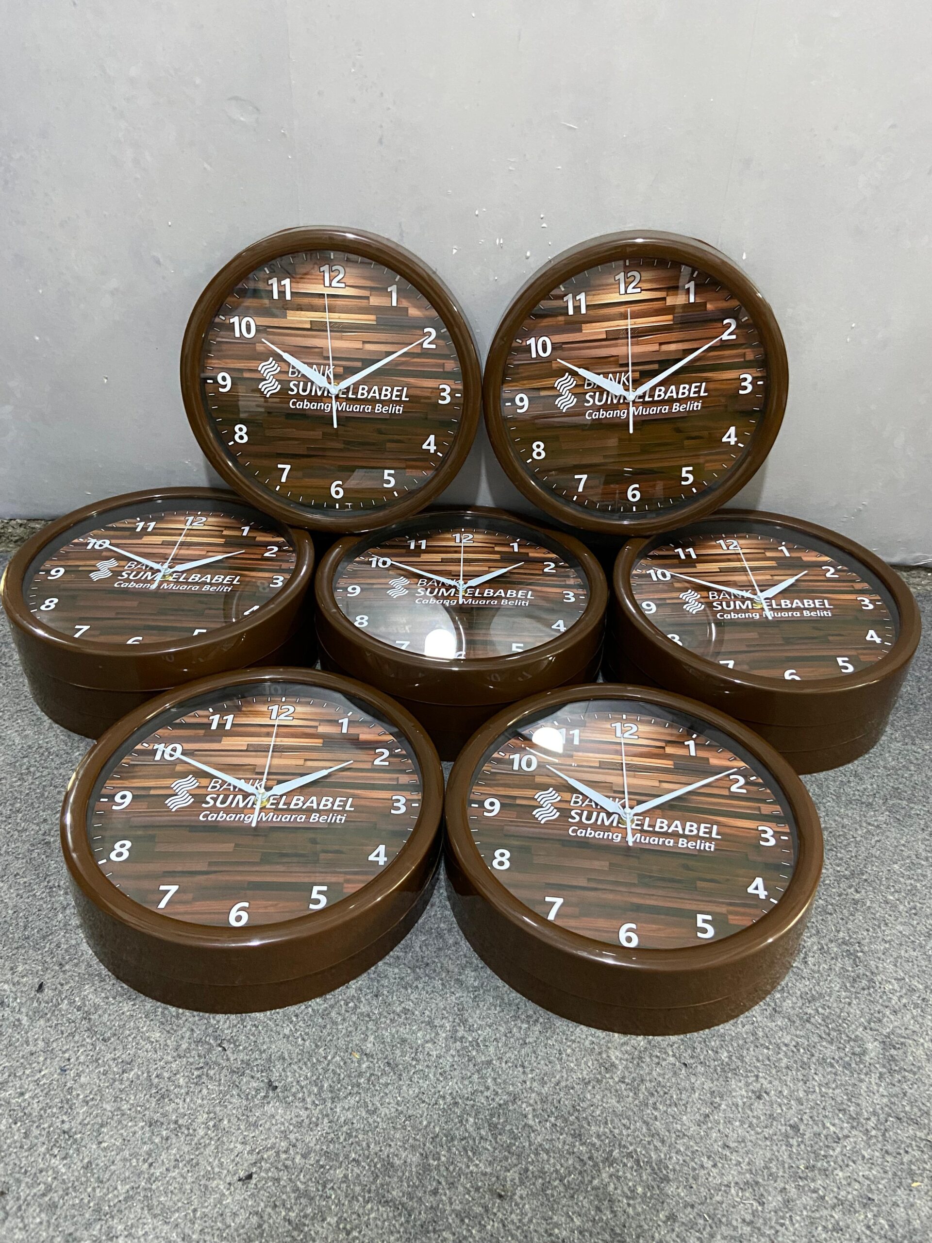 Manfaat Jam Dinding Custom untuk Meningkatkan Branding Perusahaan ...